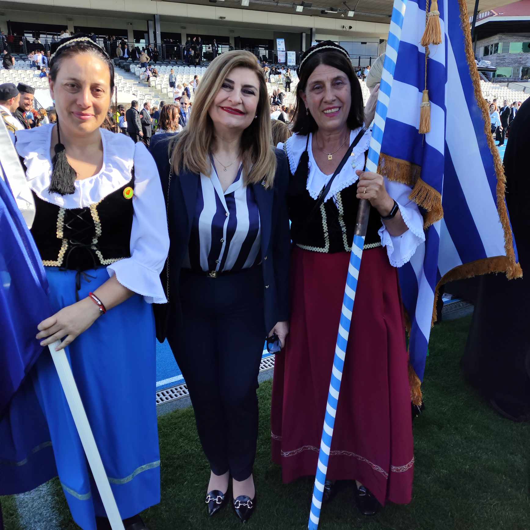 Παρέλαση Ομογένειας στη Μελβούρνη : Ε. Λιακούλη: «Μπορεί οι Έλληνες να ...